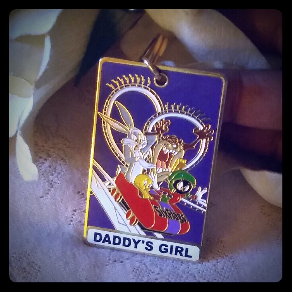 Vintage Warner Bros. Daddy's Girl Metal Keyring - Gem